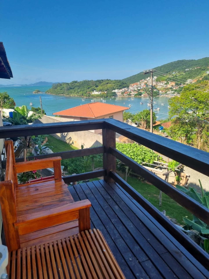 Charming Retreat With Sea View - Governador Celso Ramos