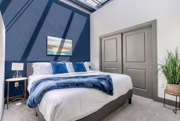 Beautiful Cozy Loft  Secured Parking, King Bed - Rochester, NY