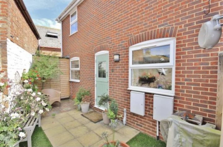 Little House By The Quay In Gated Development. - Poole