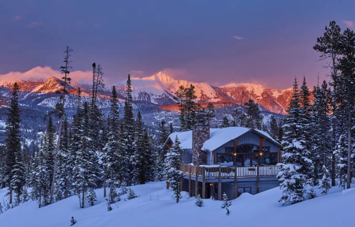 Grey Moose Lodge | Ski-in/out & Hot Tub - Montana