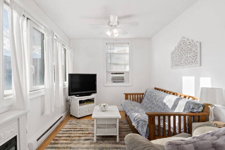 Beach Side Cottage Narragansett - Narragansett, RI