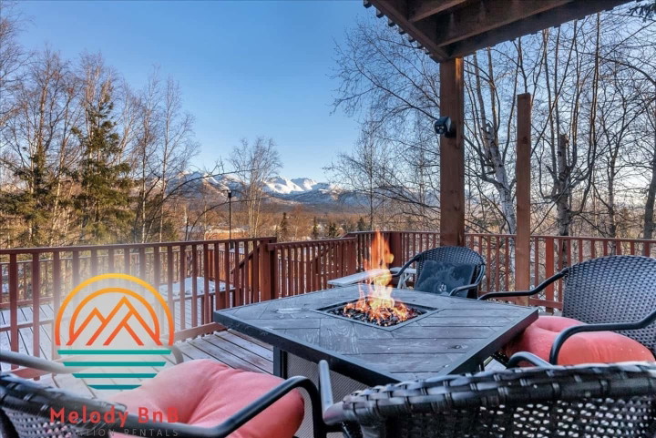 Alaskan Groove House | Retro Charm & Outdoor Bliss - Anchorage