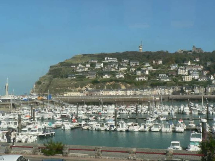L'abri Côtier, Le Refuge Entre La Mer Et Le Port - Normandie