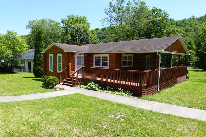 The Shack, An Exquisite 3 Bed Room Log Cabin. - West Virginia