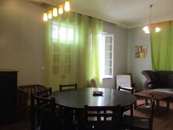 Mahamasina - Basique Et Très Pratique - Cosy - Madagascar