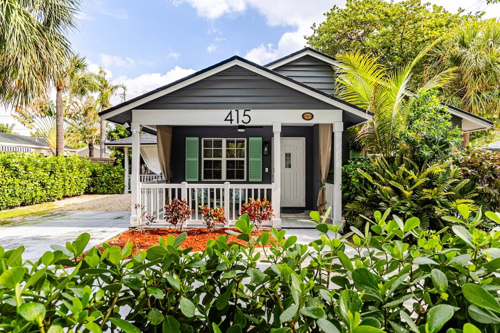 Stylish Coastal Retreat Walk To Intracoastal - West Palm Beach, FL