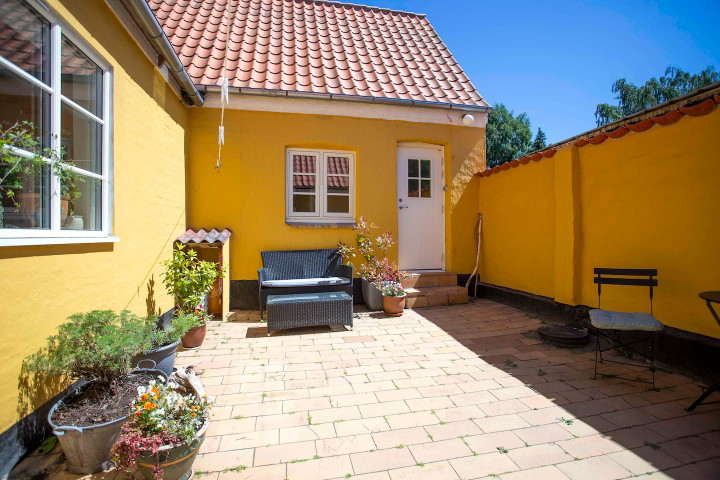 Lille Hus Med Gårdhave, Tæt På Skov Og Strand. - Bornholm
