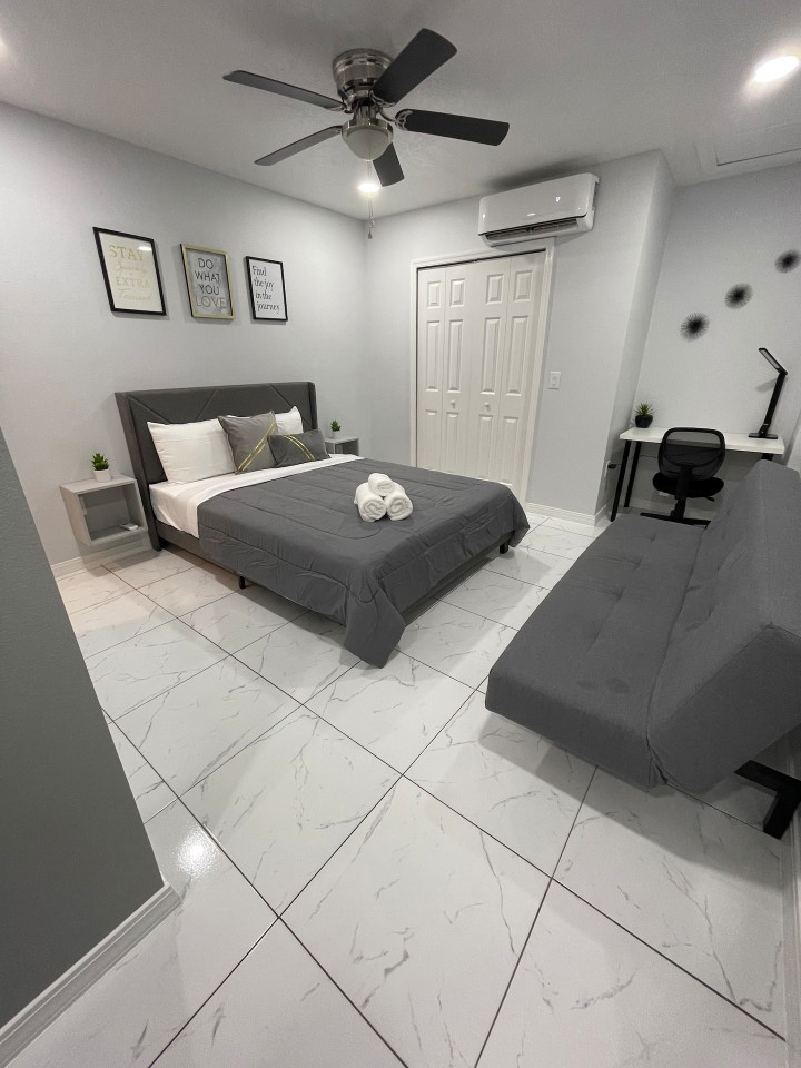 Cozy Private Suite , Just 15 Miles To Disney Parks - Kissimmee, FL