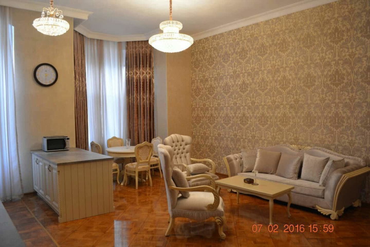Classical Apartment In Heart Of Baku - Azerbaijan