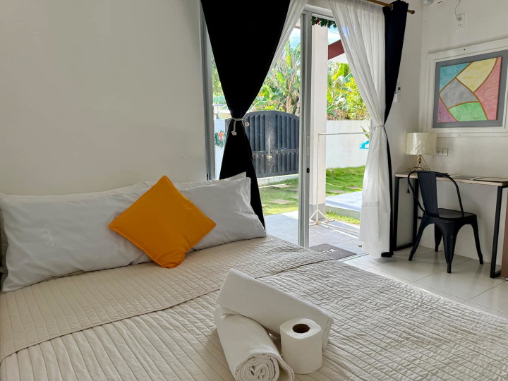 Room 2 | Split Ac + Kitchenette + Private Bath - Panglao