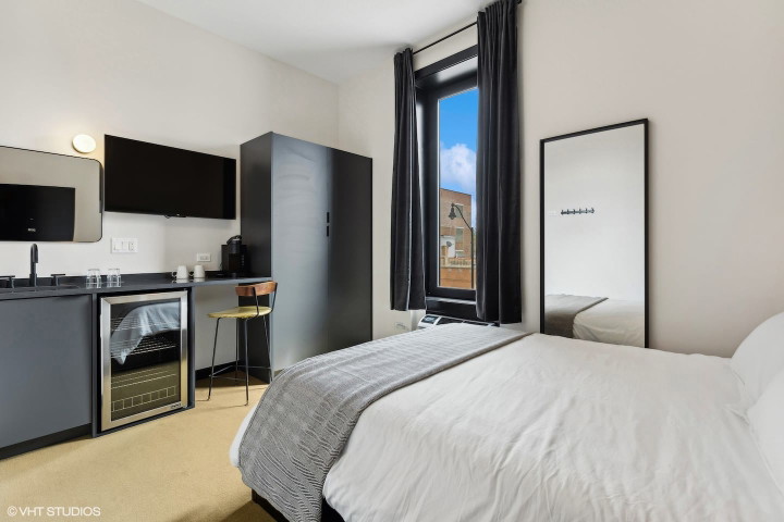 Logan Inn Room 206 - Chicago