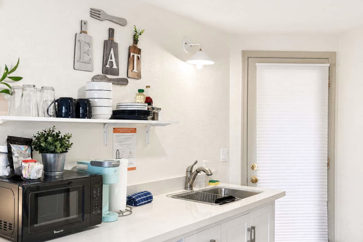 Lakefront Escape | Pool Spa 4 Min To Downtown - Chandler, AZ