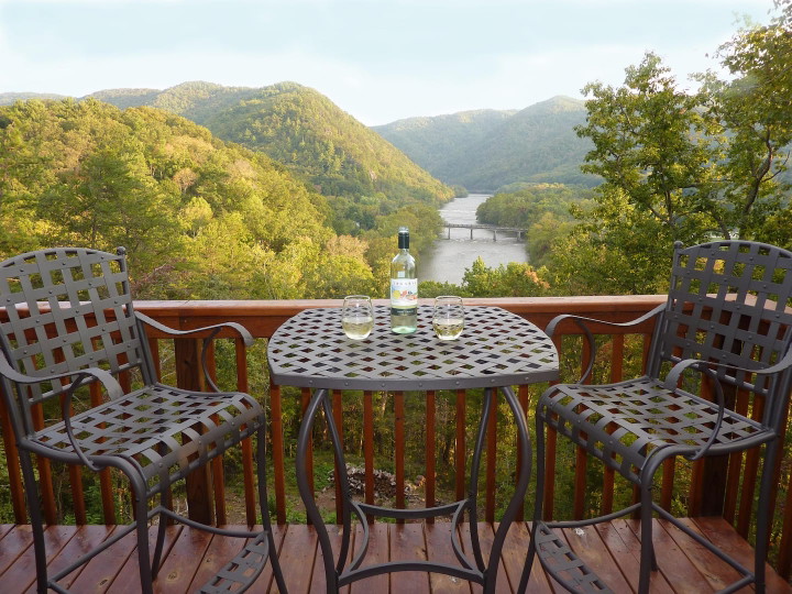 River Magic, Romantic Luxury Cabin With Hot Tub - Hot Springs, NC