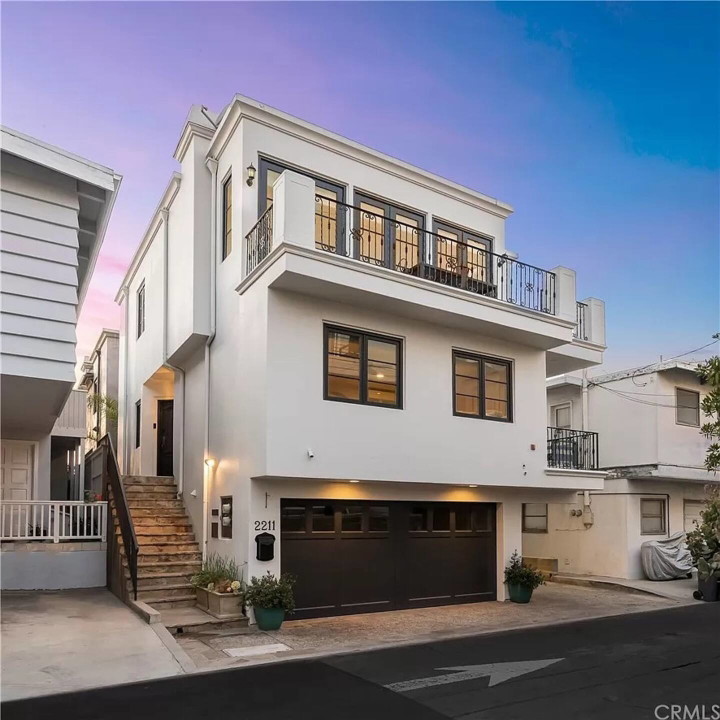 Luxury 3-bedroom Townhouse Steps From The Beach - Manhattan Beach, CA