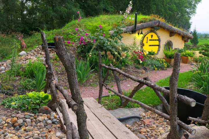 Hobbitlike Cottage | Grass Roof | 5-acre Retreat - Sioux City, IA