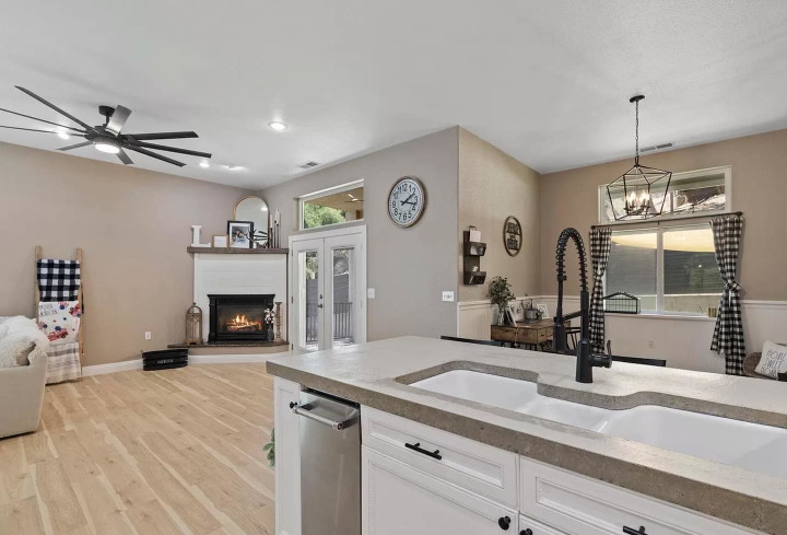 Spacious-sauna-gourmet Kitchen-ping-pong-arcade - Sonora, CA