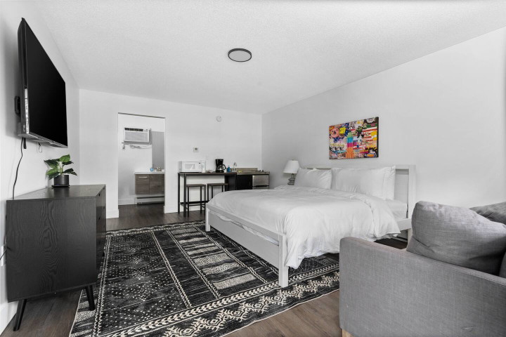 Peninsula One Apartments Unit 22 - Traverse City, MI