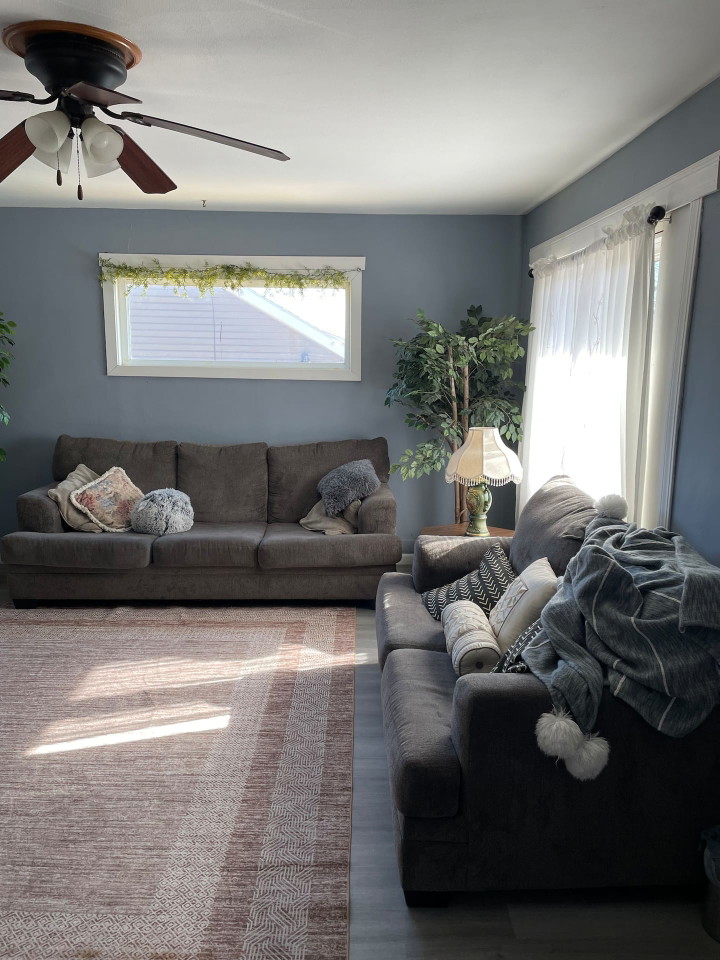 Comfortable Spacious Home - Sioux City, IA