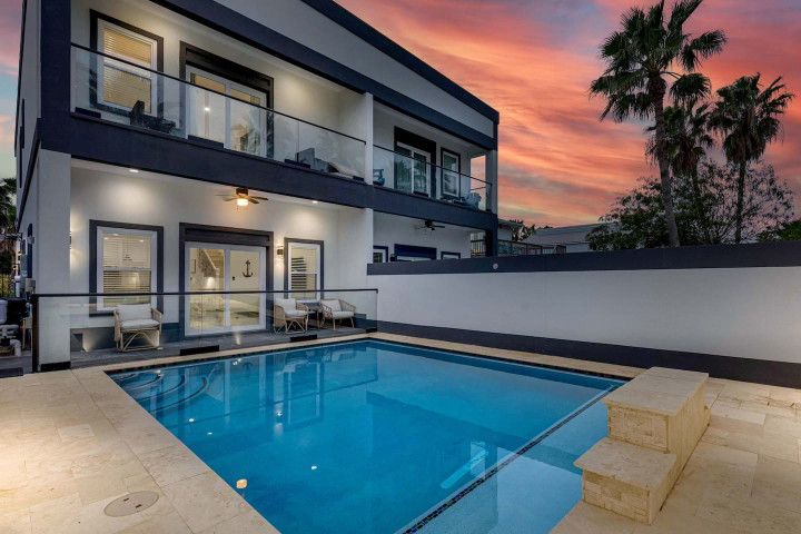 Upstay: Island Retreat W Private Pool & Bay View - South Padre Island
