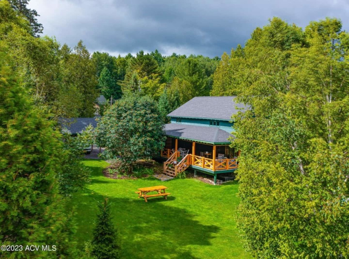 Magazine-worthy Lake House - Tupper Lake, NY