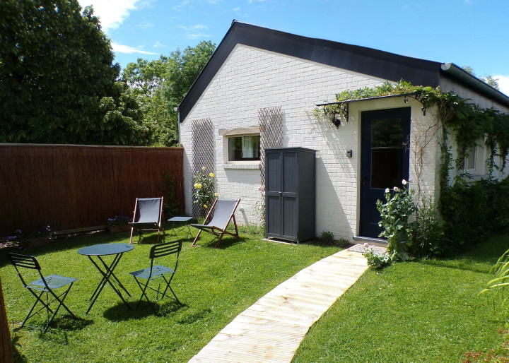 Le Pavillon, A Small Haven Of Peace In Céroux-mousty - Wavre