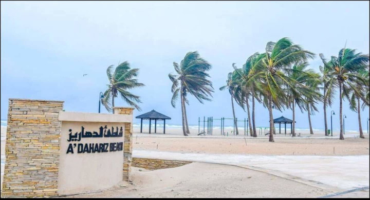 شقه تبعد٨٠٠ من شاطي الدهاريز - Salalah