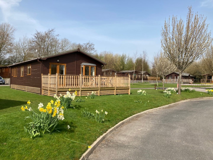 Borwick Heights Traditional Lodge With Lake Views - Carnforth