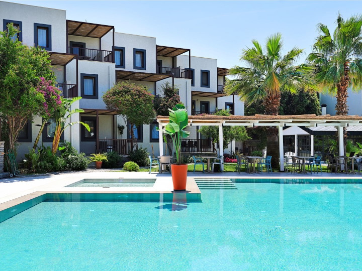 Large Suite With Pool, Free Wi-fi & Large Balcony - Bitez