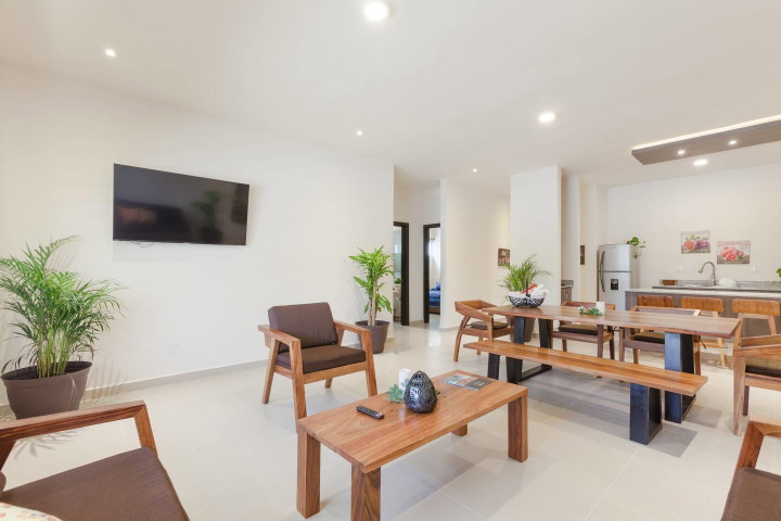 Illuminated Apartment Overlooking The Pool - Playa del Carmen