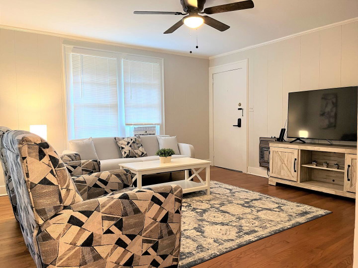Comfortable And Updated 1 Bedroom Town House - Hattiesburg, MS