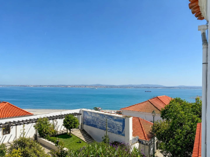 Lisbon's Front Row  Historic Centre & River - Lissabon