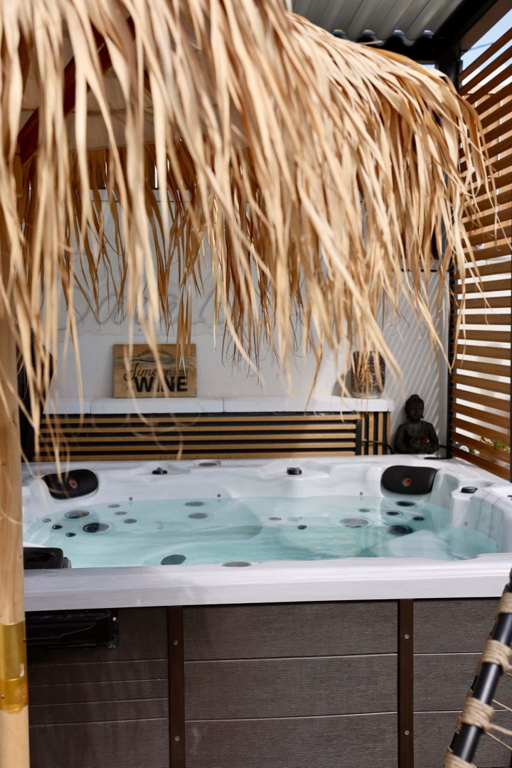 ÉVasion Luxe Jacuzzi & Extérieur à Besançon-cras - Besançon