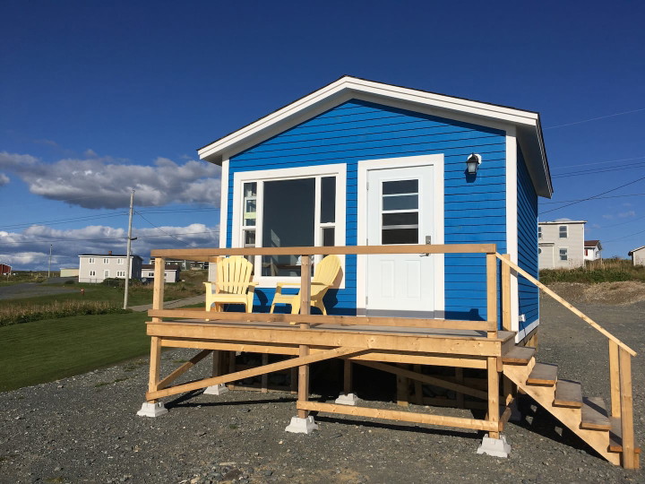 Blue Cabin @Thestagesnl Near Mistaken Pt - Kanada