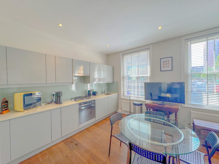 Stylish 1 Bed Soho Flat - Central London