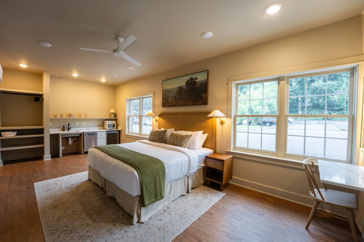 Corner King Suite - Boone, NC