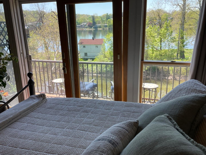 Romantic Riverside Retreat - New Hope, PA
