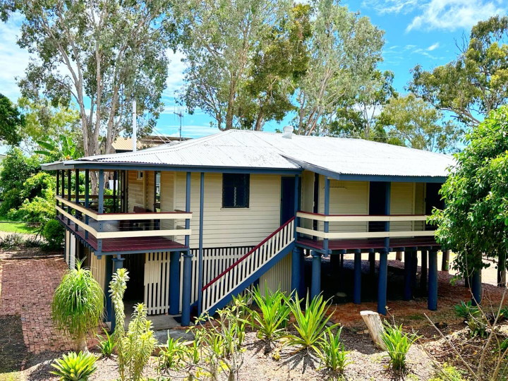 A Yearenda - Water Views -3br - Steps To The Beach - Burrum Heads