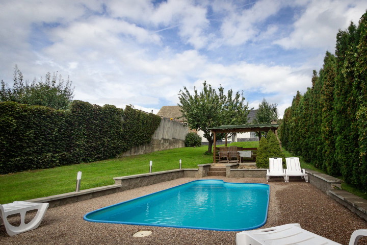 House With A Pool And Garden In Ořechov Near Brno - ブルノ