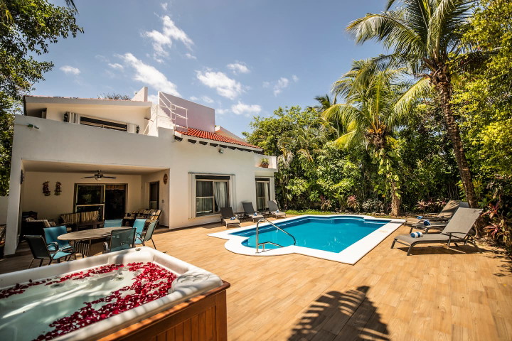 Luxurious 6-bedroom Villa With Private Pool - Cozumel