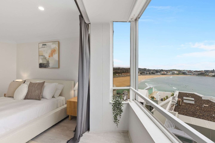 Surfers Dream Home: Breathtaking Bondi Beach Views - Bondi Beach