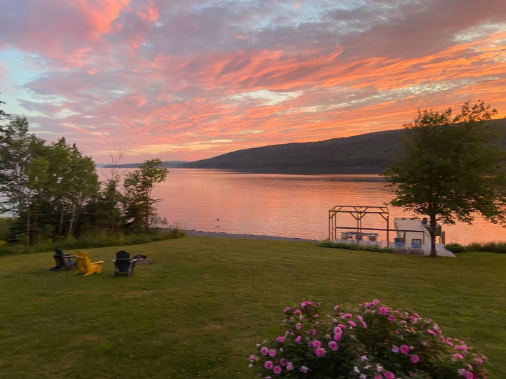 Private Bras Dor Lakehouse - Dock, Hot Tub, Sups - Cape Breton Island