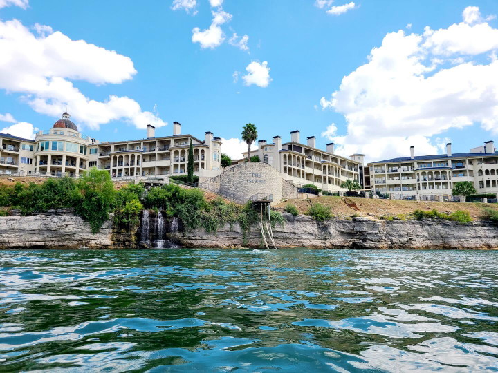 Island Lake Travis, Tx - Marvelous Courtyard Condo - Lago Vista, TX