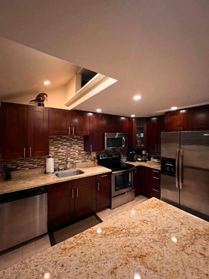 Contemporary Mil Apartment With Private Patio - Redmond, WA