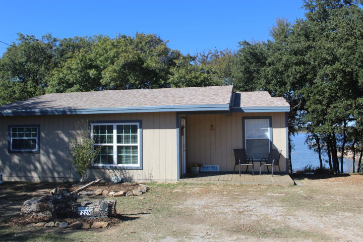 Lakeside Cottage - Lake Brownwood, TX
