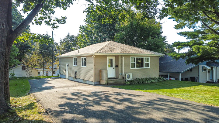 Legion House - Two Bedroom Apartment. - Fredericton