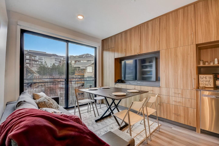 Canyon Haus Studio | Mountain Views | Steps To Ski - Snowbird, UT