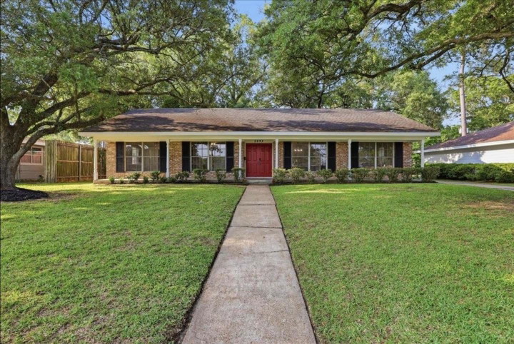 The West End House | Classic 4br Retreat - Beaumont, TX