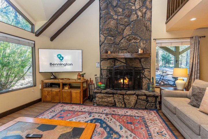Hare11 - Great Location, A/c, Hot Tub, Wood Stove, Walk To Village - Sunriver, OR