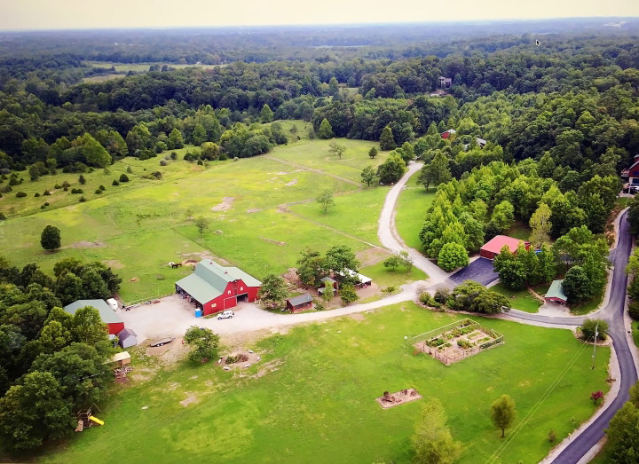 Cabin On Hobby Farm. - Carbondale, IL