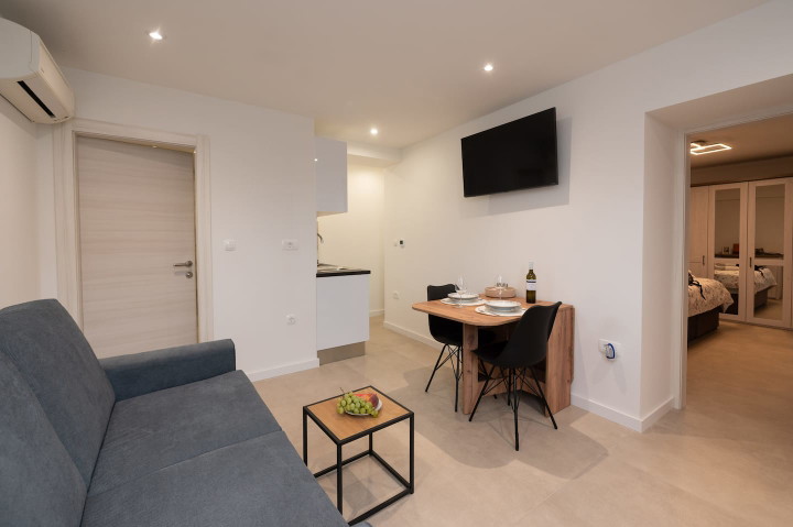 Modern 1-bedroom W/ Private Parking  Walk To Sea - Abbazia